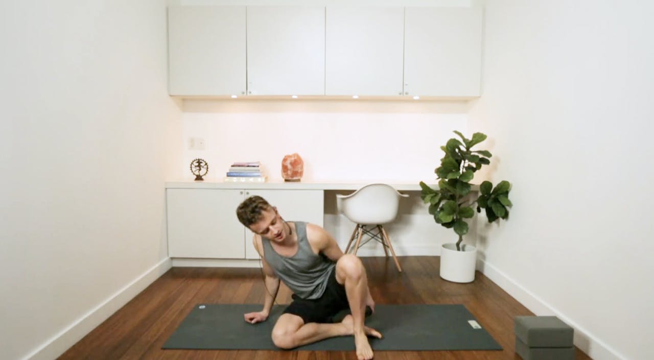 Strengthening Power Yoga (40 min) - with Connor Roff - Connor Roff ...