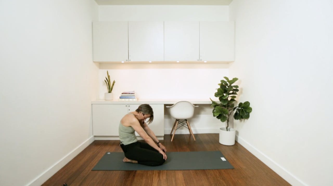 Hatha for Gratitude (33 min) - with Lisa Sanson - Lisa Sanson - YYOGA ...